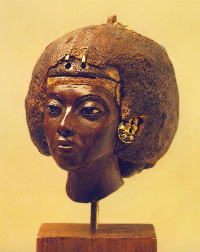 Aparece por primera vez una estatua de la reina Tiye, abuela de ...